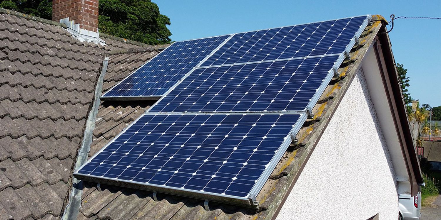8 Benefits of Using Solar Panels - The Daily Manchester