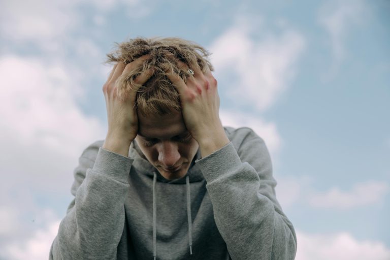 How to Recognize the Early Symptoms of Drug Addiction - The Daily ...